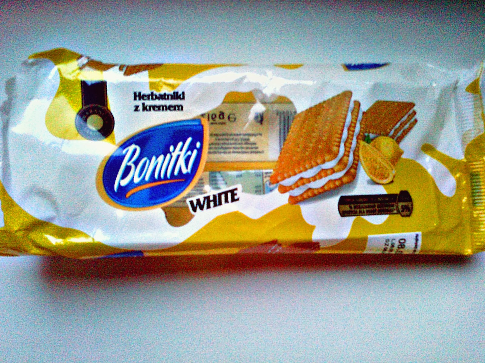Podane na talerzu: Herbatniki z kremem BONITKI white o smaku ...