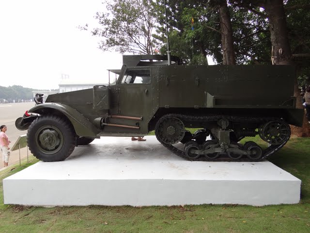 Blair's 軍事,警察及消防攝影: M2A1 Half Track Car 半履帶式裝甲人原運輸車