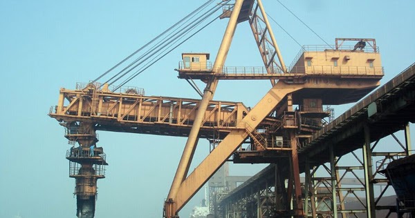 Weihua Cranes: Wharf Bulk Material Handling Machine - Movable Ship Loader