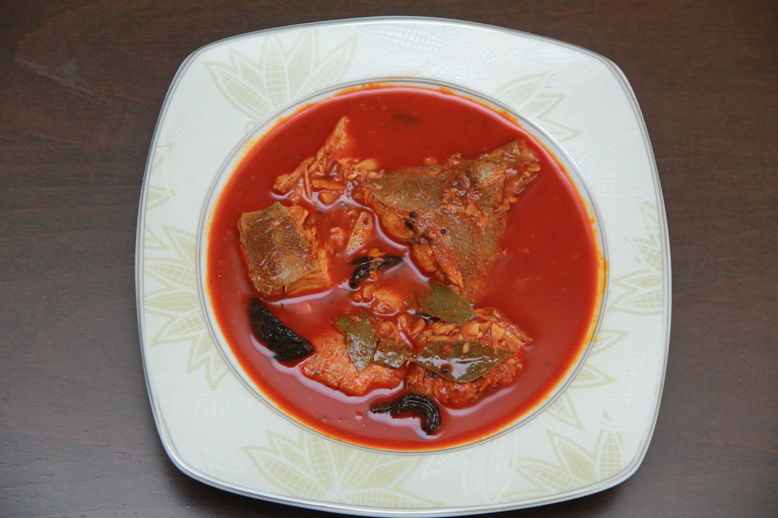 Sini's Menu.....The Kitchenmagic.....: Fish Curry/Meen Curry with Kudampuli