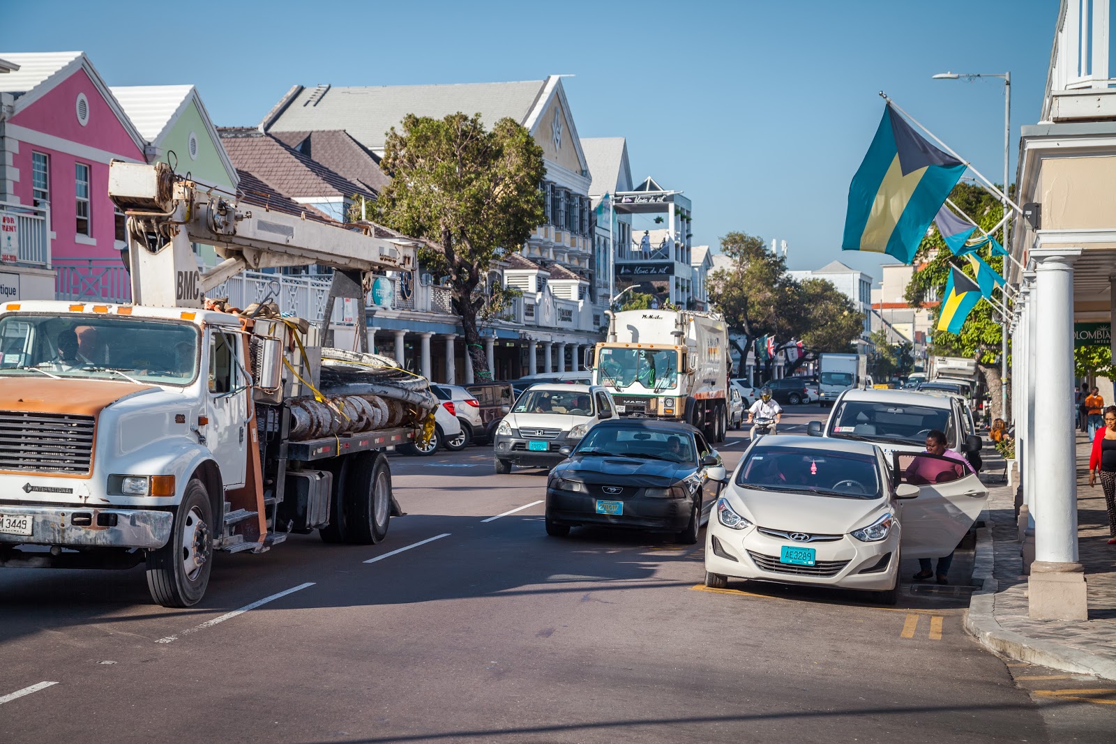 Nassau - Where Luxury and Poverty Meet - Explore the World with Simon ...