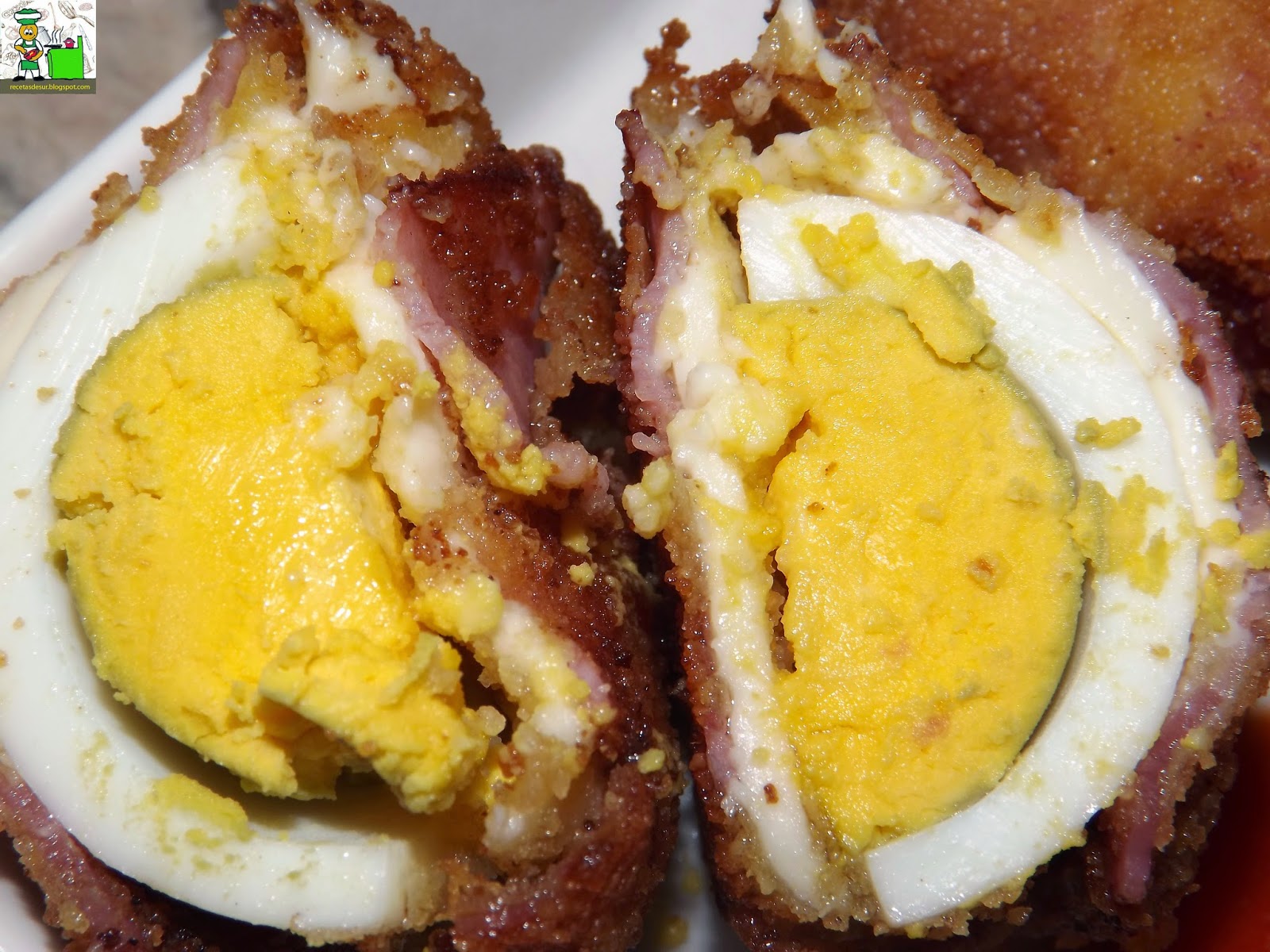 Huevos rebozados con queso y bacon