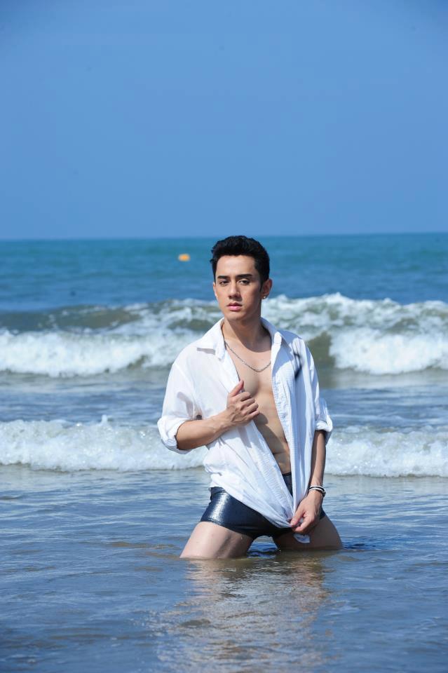 M y a n m a r H u n k s: Min Thaw Tun @ Beach