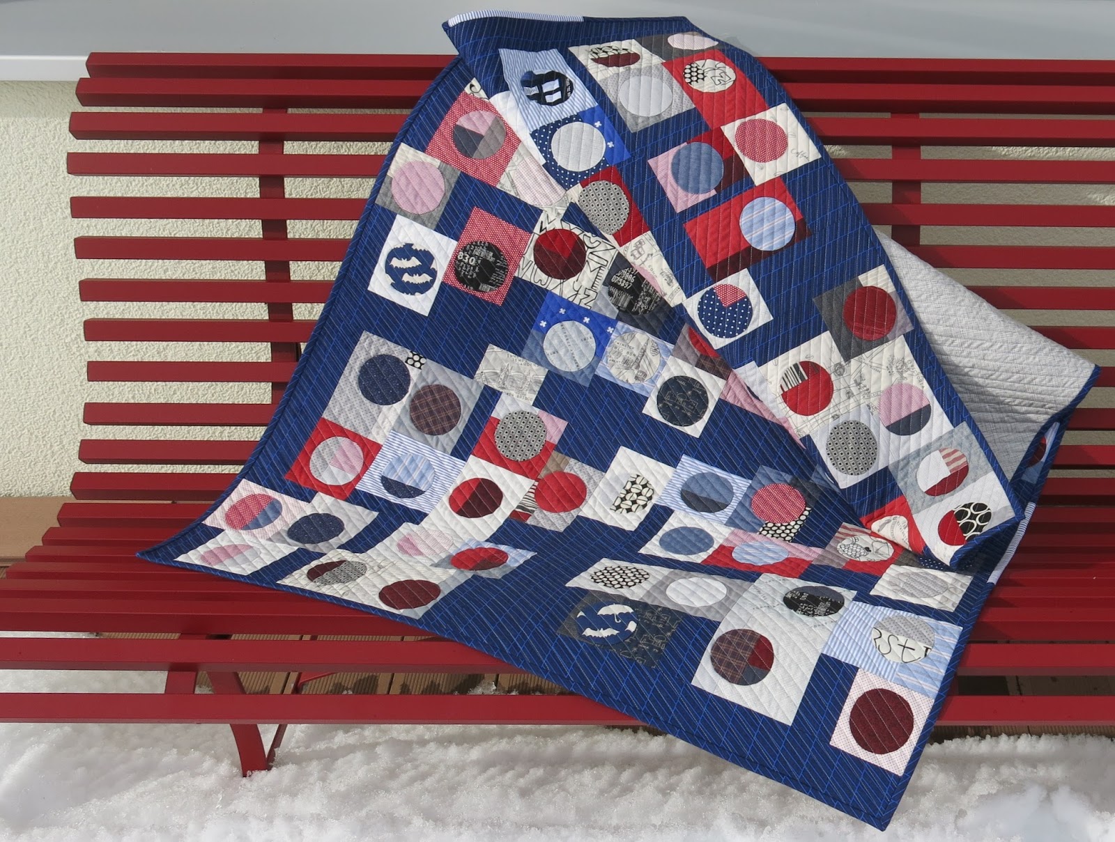 Luna Lovequilts: Quilty 365 - First quilt finished