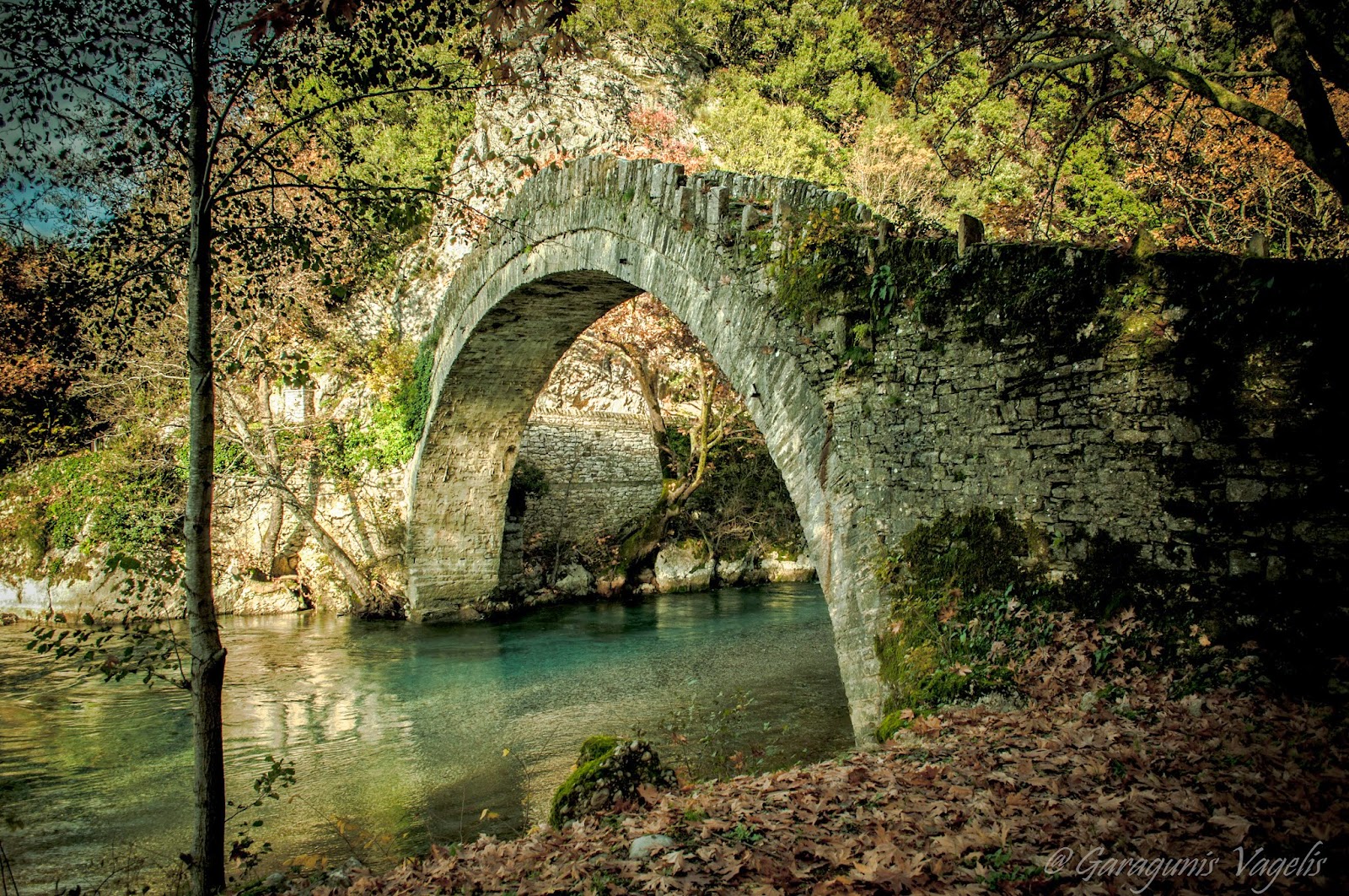 Μοναστήρι Κόνιτσας παλιά Μποτσιφάρι: ΠΕΤΡΙΝΑ ΓΕΦΥΡΙΑ, Η ΑΡΧΙΤΕΚΤΟΝΙΚΗ ...