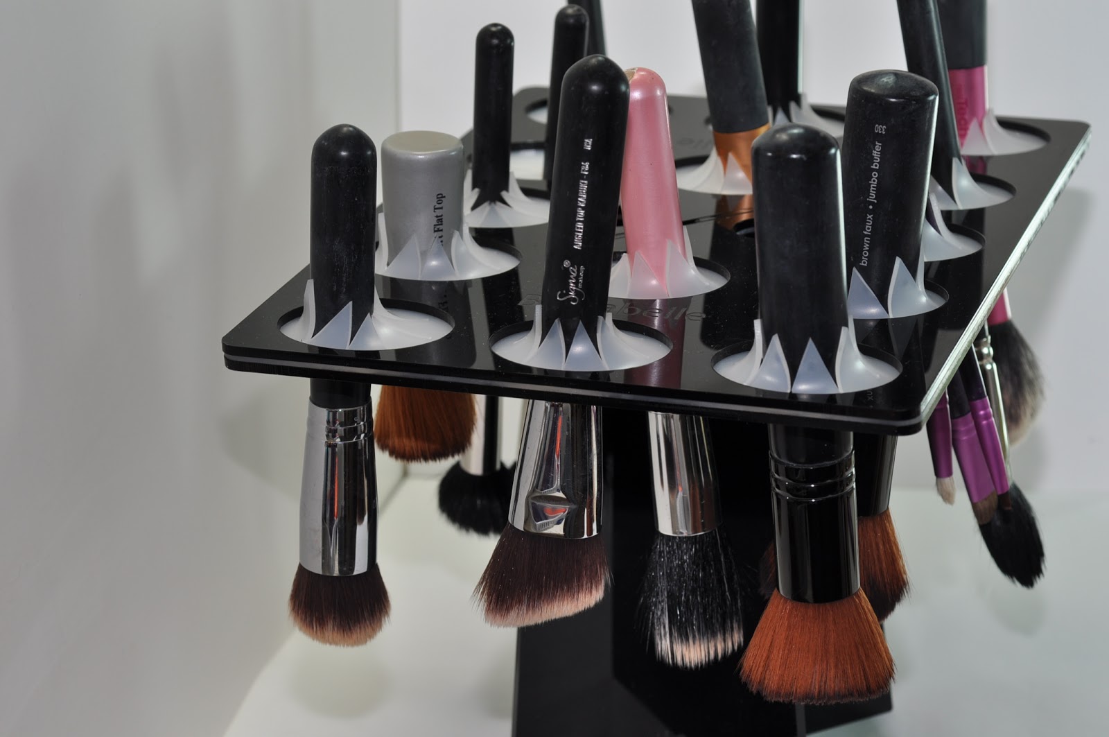 Benjabelle Makeup Brush Tree Mini Review - The Shades Of U