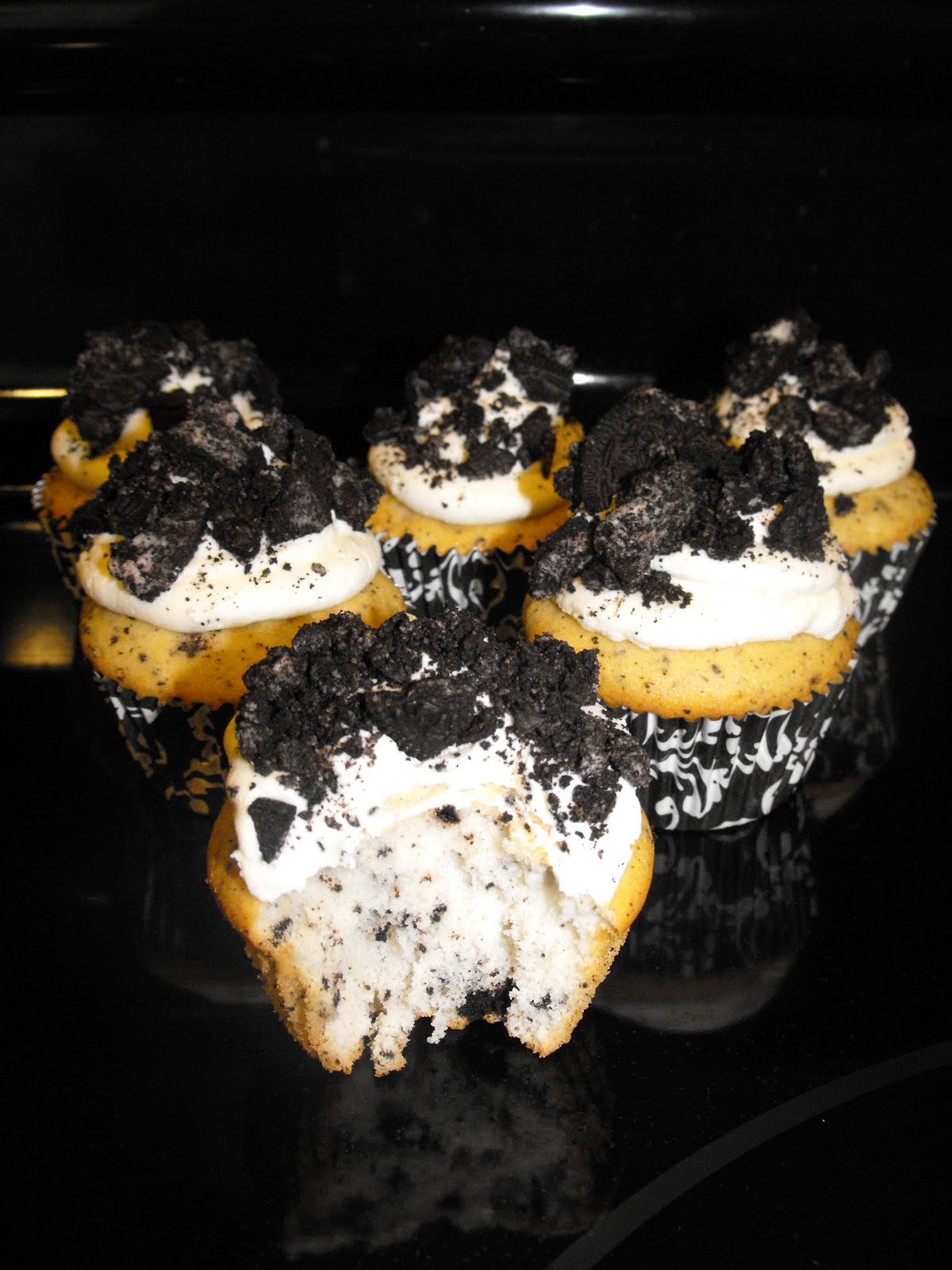 AJ's Cupcakes: April 2011