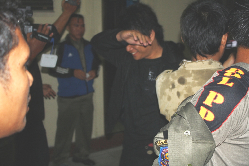 SATPOL PP KOTA TARAKAN: ABG KEPERGOK BUGIL DI KAMAR LOSMEN SATPOL PP KOTA TARAKAN: ABG KEPERGOK BUGIL DI KAMAR LOSMEN