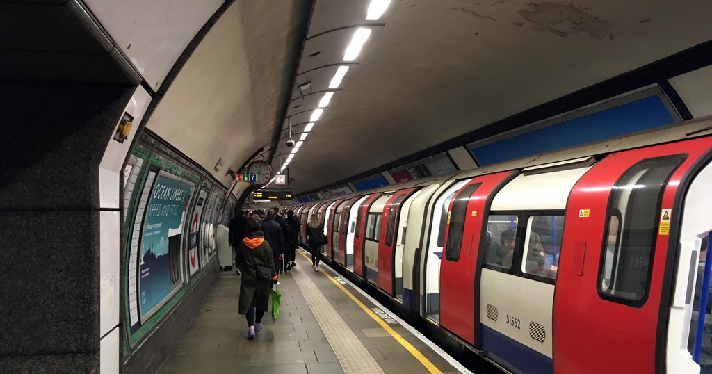 Calling at... British railway stations: Balham London Underground (ZBL)
