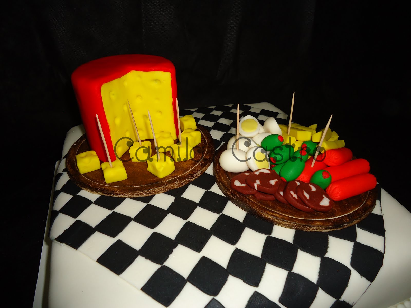 Camila Castro Bolos Decorados: Bolo mesa de bar!