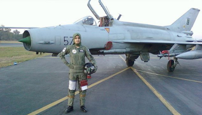 Lebih Dekat Dengan Pilot Tempur Wanita Pertama, Ayesha Farooq Dari ...