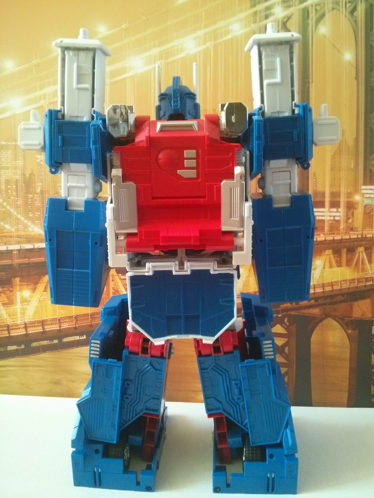 Toybox Soapbox: Transformers MP-22 Masterpiece Ultra Magnus Review