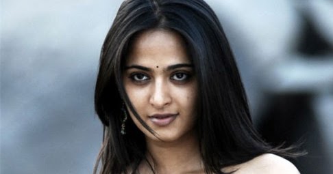 Actress Anushka Hot Images, Anushka Shetty Unseen Spicy Cleavage ...