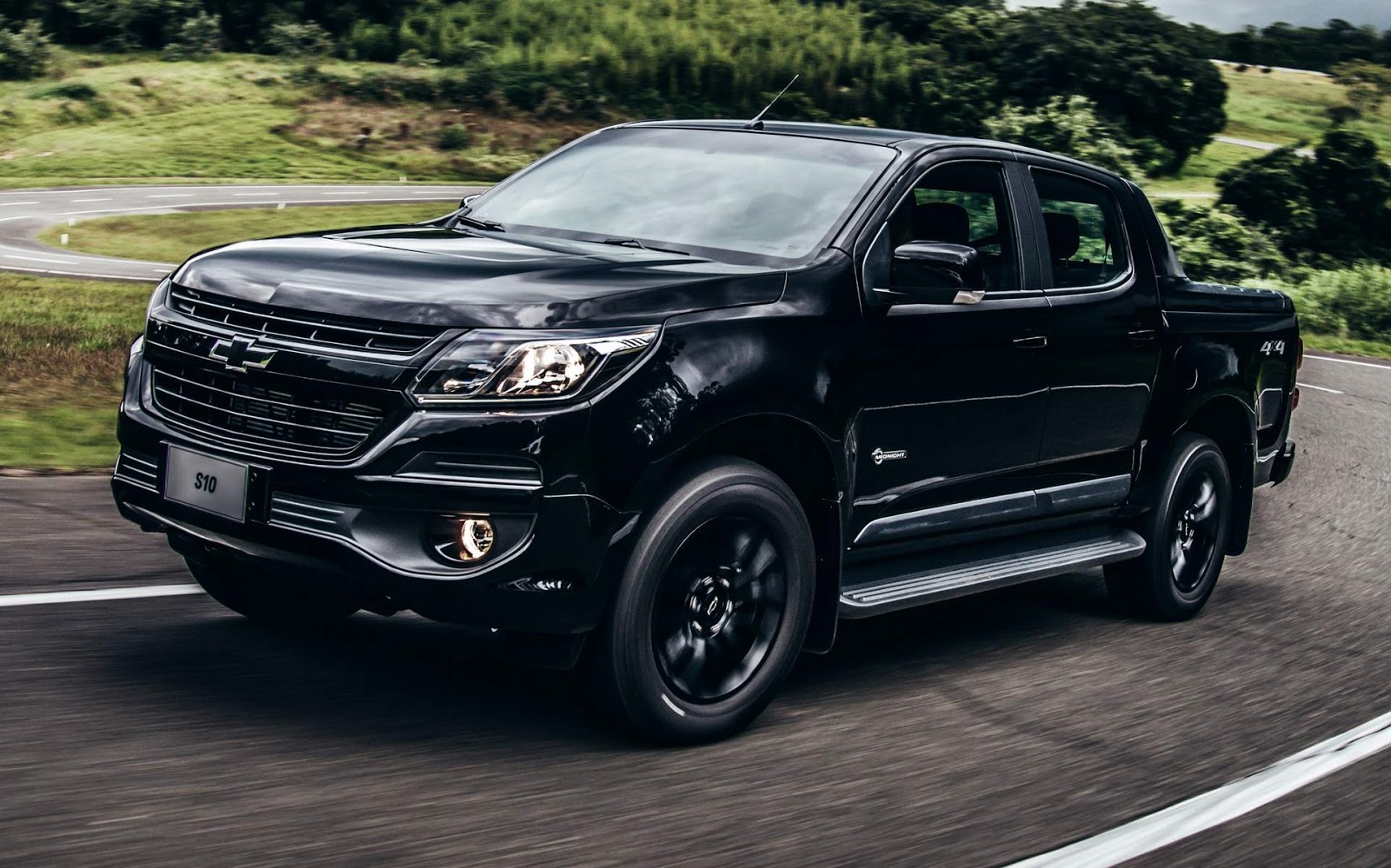 Chevrolet S-10 2019 chega em maio com edição Midnight