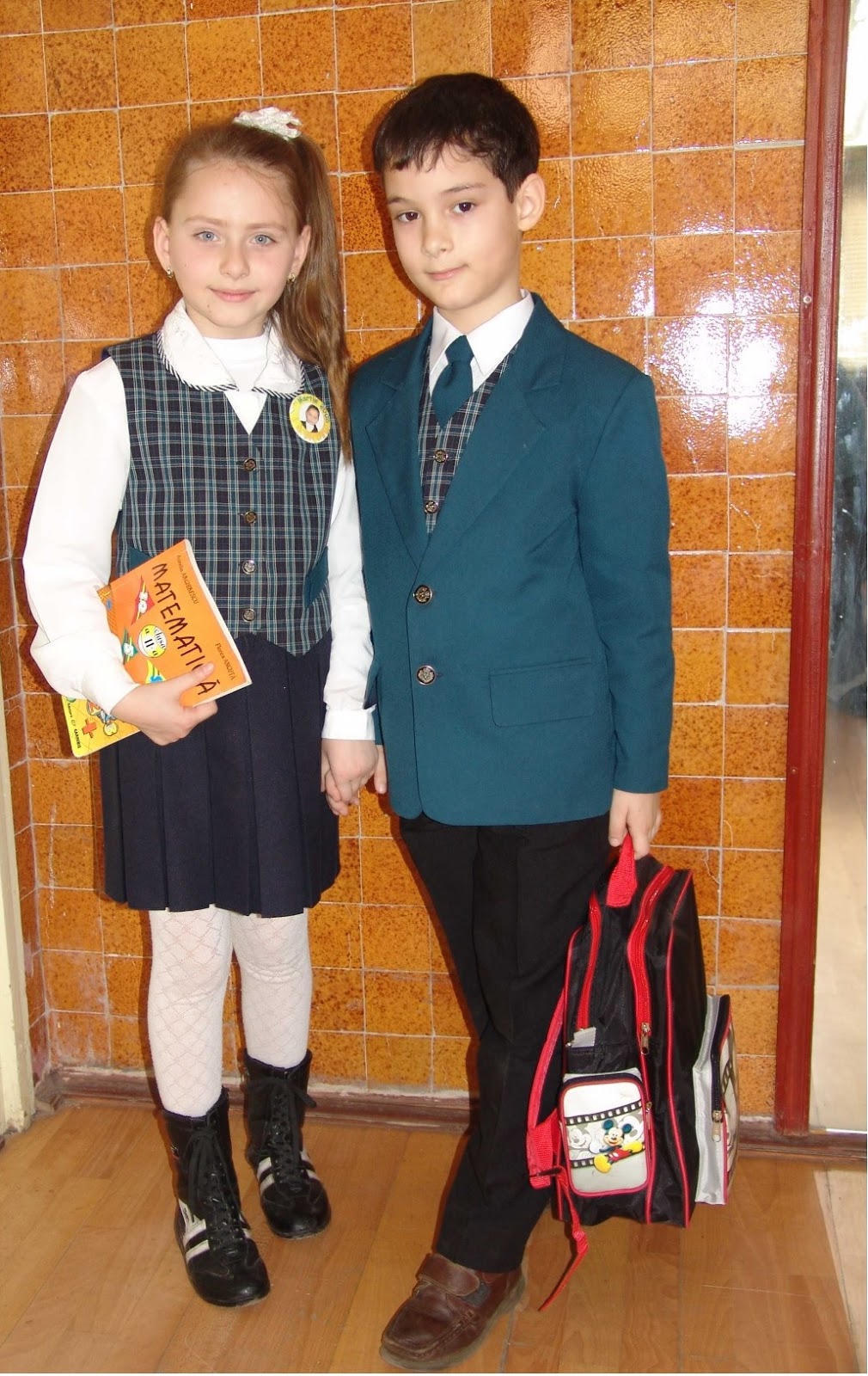 UNIFORME SCOLARE: UNIFORME SCOLARE DE CALITATE CU JOHNNY