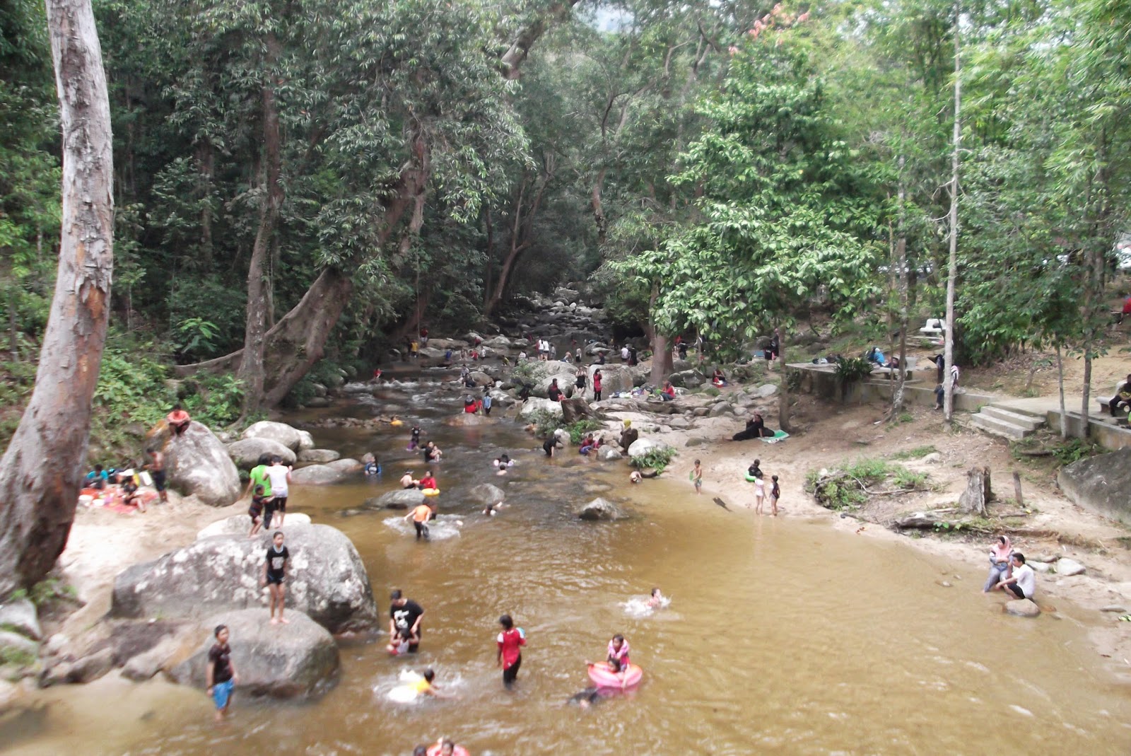 MENCARI CINTA ABADI: Sekitar Pemandangan di Hutan Lipur Ulu Kenas