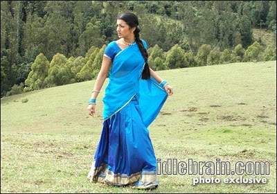 Actresses saree pics and wallpapers: Trisha half saree pics from tamil ...