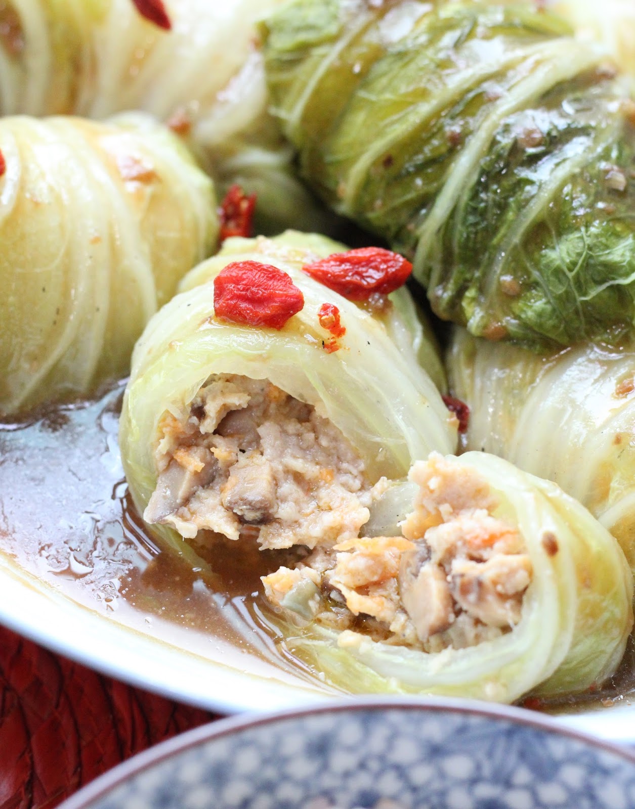 Honey Bee Sweets: Steamed Stuffed Meat Cabbage Roll