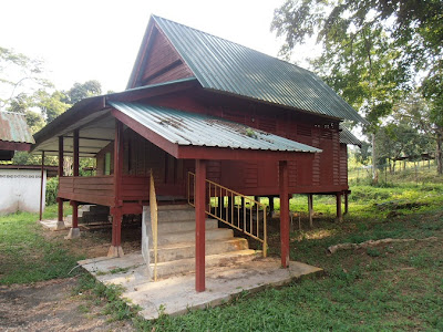 SENI LAMA MELAYU (MALAY OLDEN ART): Surau (Small praying hall of ...