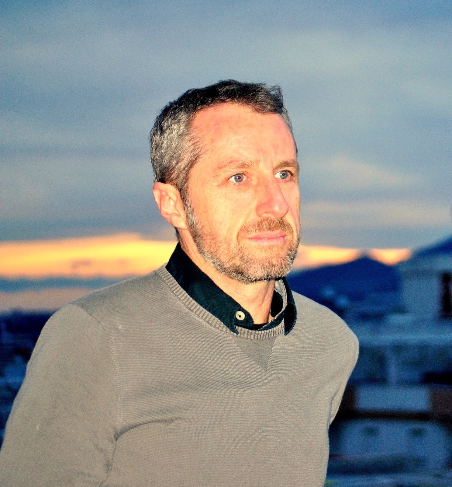 Cierta Distancia: Felipe R. Navarro - Cuestionario básico