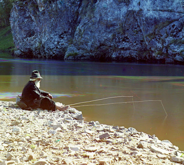 30 Extraordinary Color Photographs That Capture Everyday Life in Russia ...