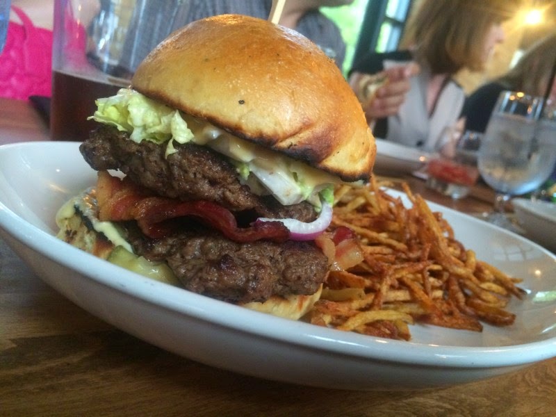 Burger Club - Winnipeg: Cibo Waterfront Cafe: 4.4/5