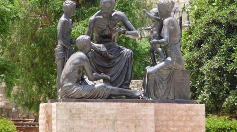 ΒΕΒΗΛΩΣΑΝ ΤΟ ΑΓΑΛΜΑ ΤΟΥ ΙΠΠΟΚΡΑΤΗ ΣΤΗΝ ΚΩ... ΕΠΕΙΔΗ ΕΙΝΑΙ ΧΑΛΚΙΝΟ ΚΑΙ ...