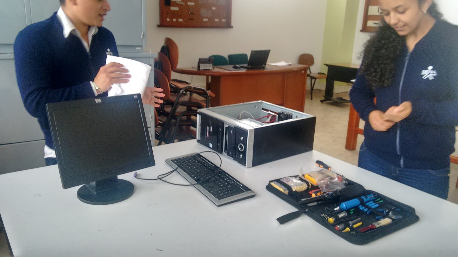 PASOS PARA ENSAMBLE Y DESENSAMBLE DE PORTÁTILES.