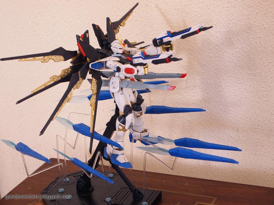 Gundam Meisters: Review: MG 1/100 Strike Freedom Gundam (Full Burst Mode)