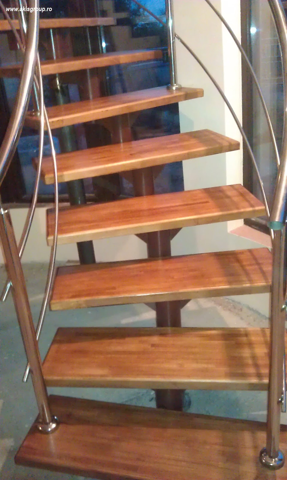 trepte lemn: TREPTE LEMN MASIV, PLACARI SCARI CU LEMN MASIV