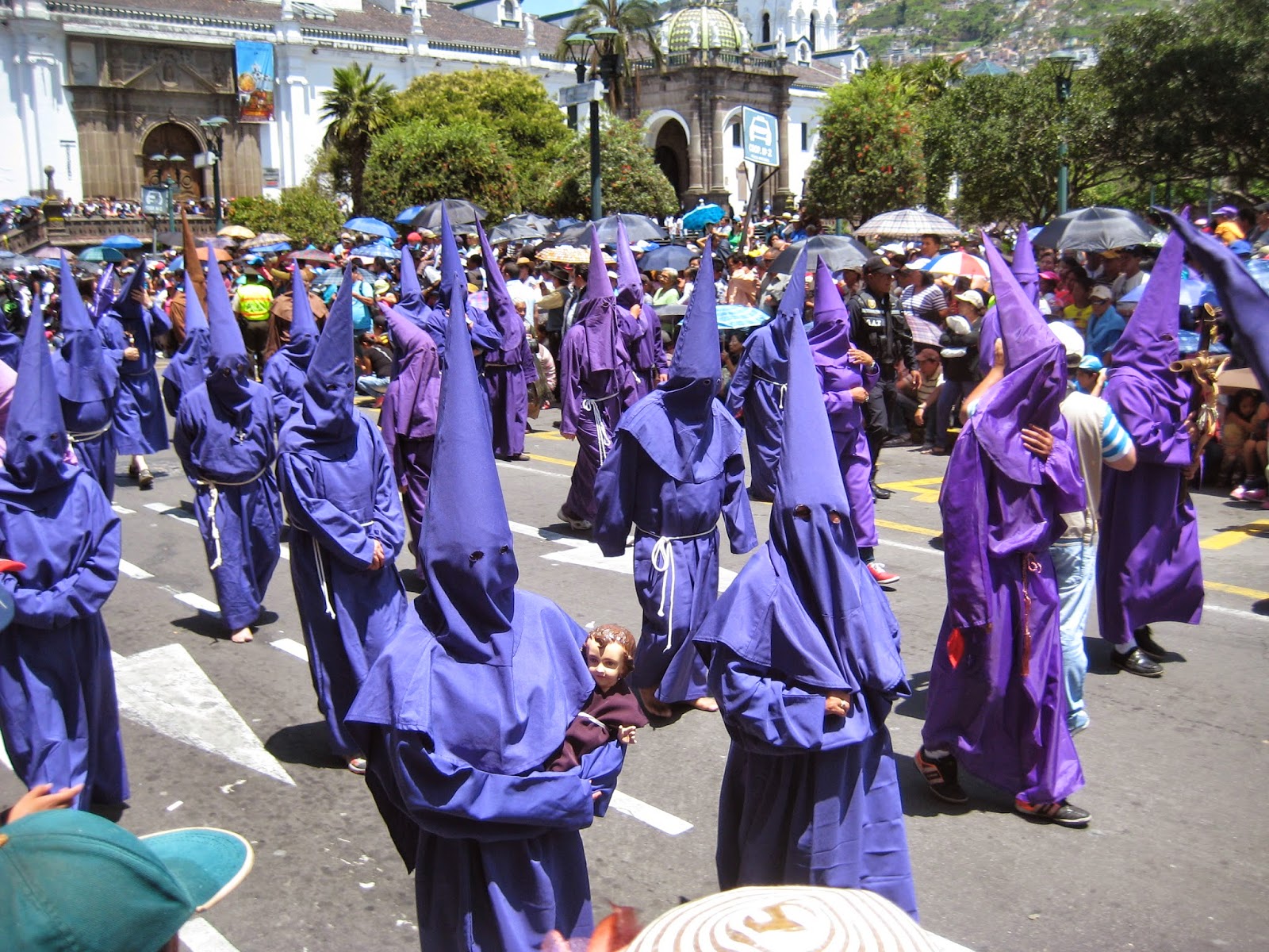Livin It Large In Ecuador: Semana Santa en Quito