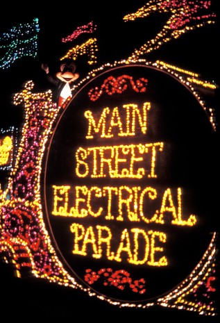 Disney Avenue: Making of: Main Street Electrical Parade