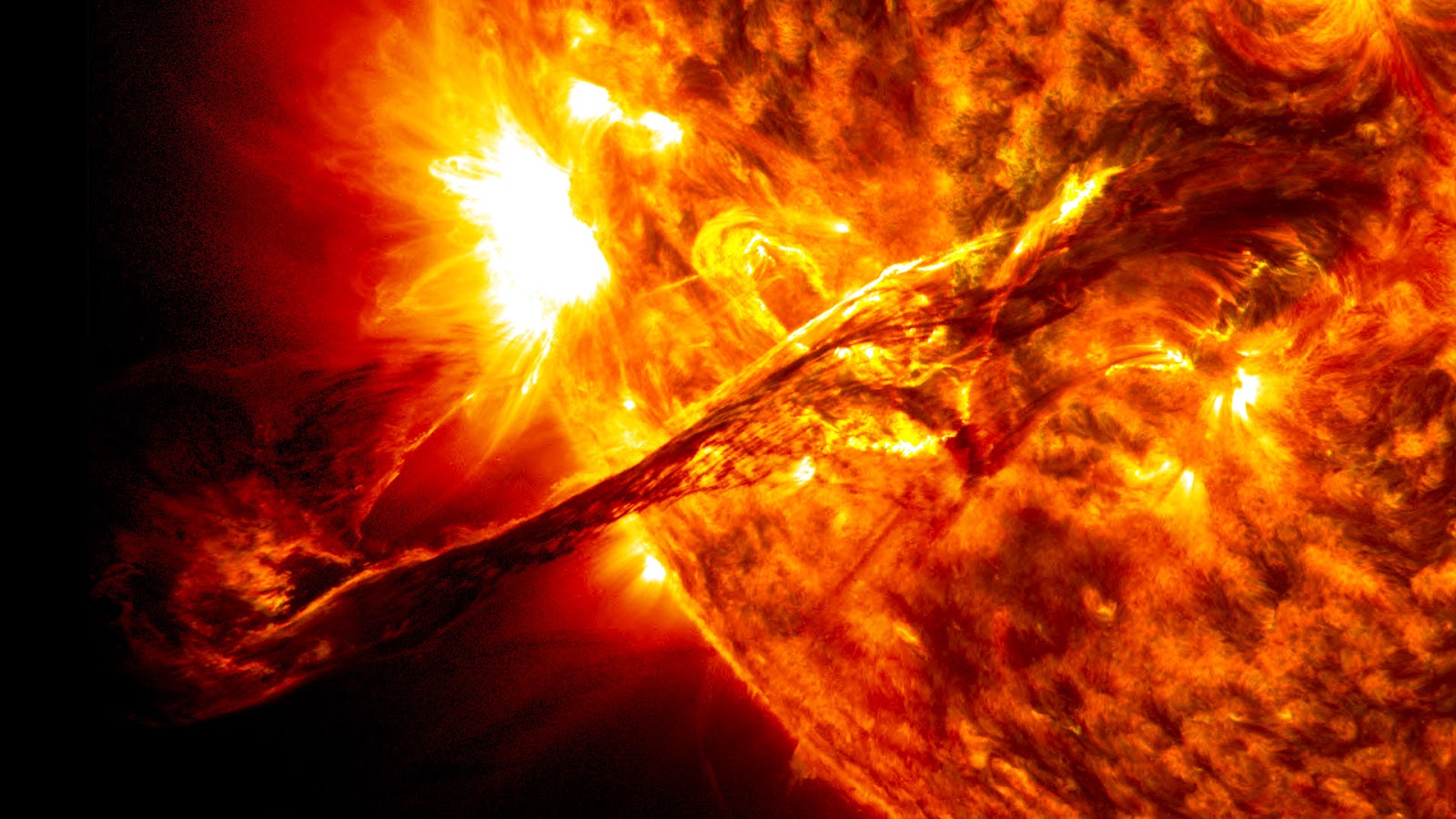 Poderosa erupción solar captada por la NASA