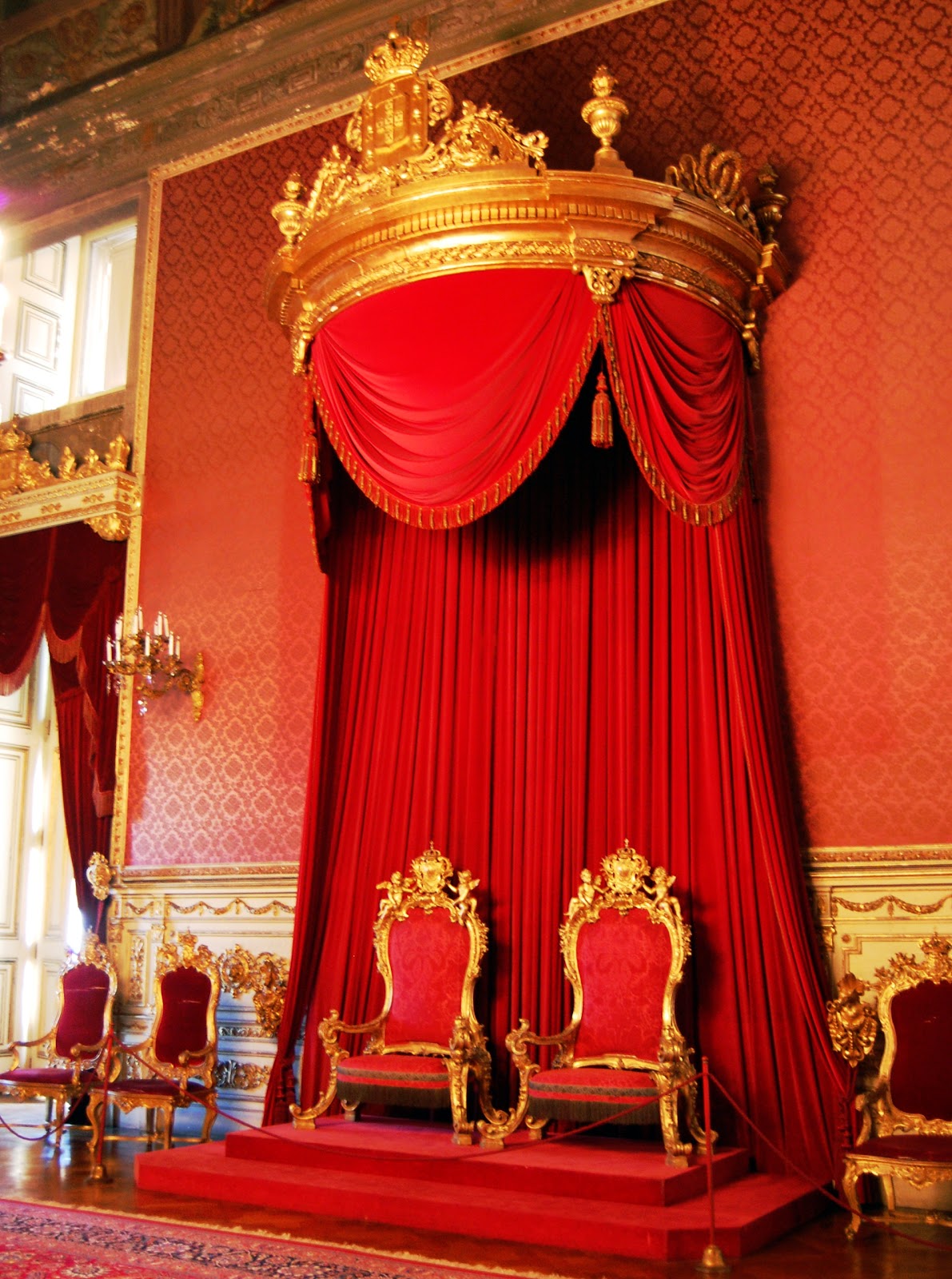 ASCENDENS: O QUE É UM "TRONO"?