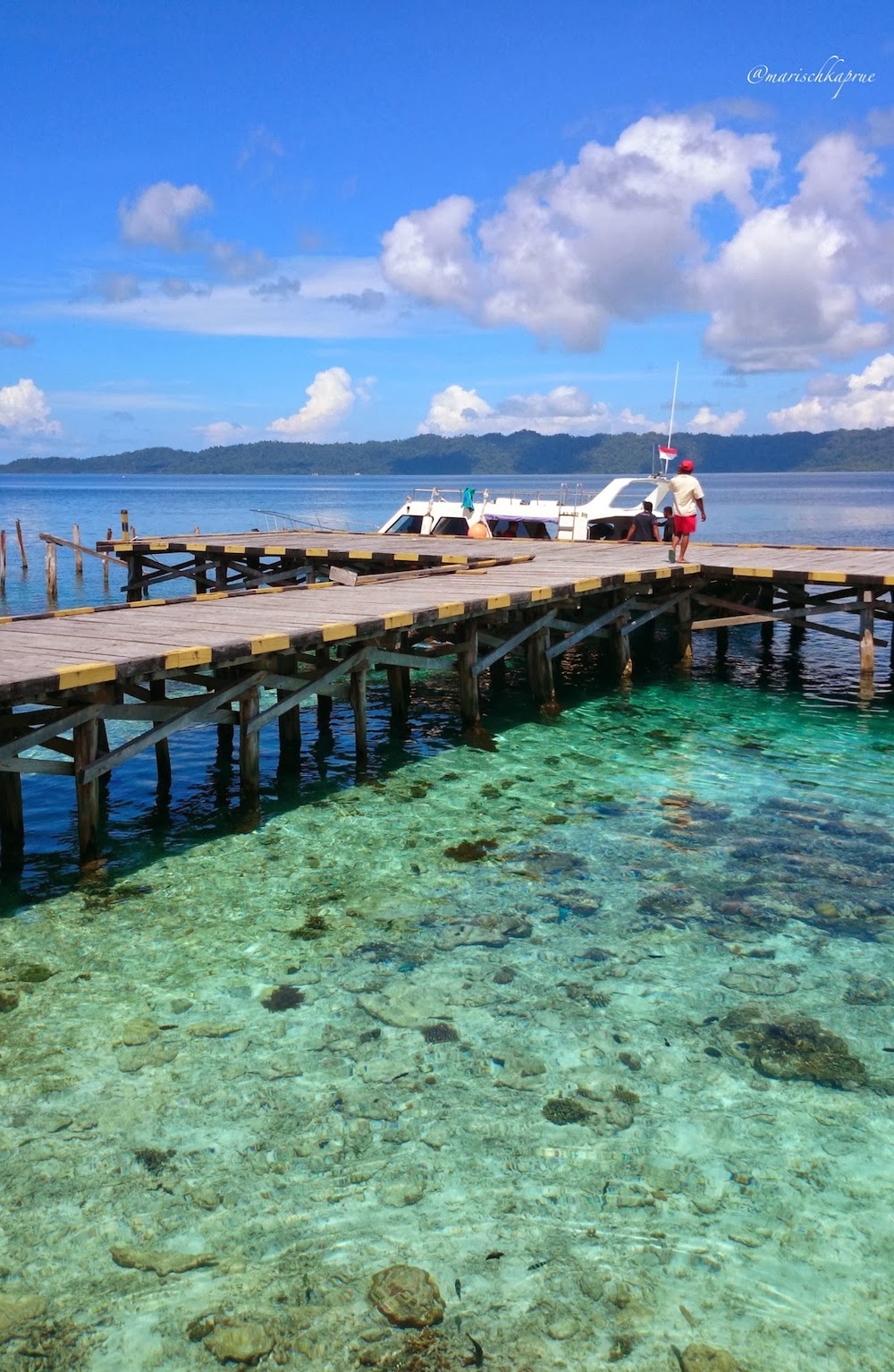 Terjebak Biru Di Arborek, Raja Ampat. ~ Life Is An Absurd Journey