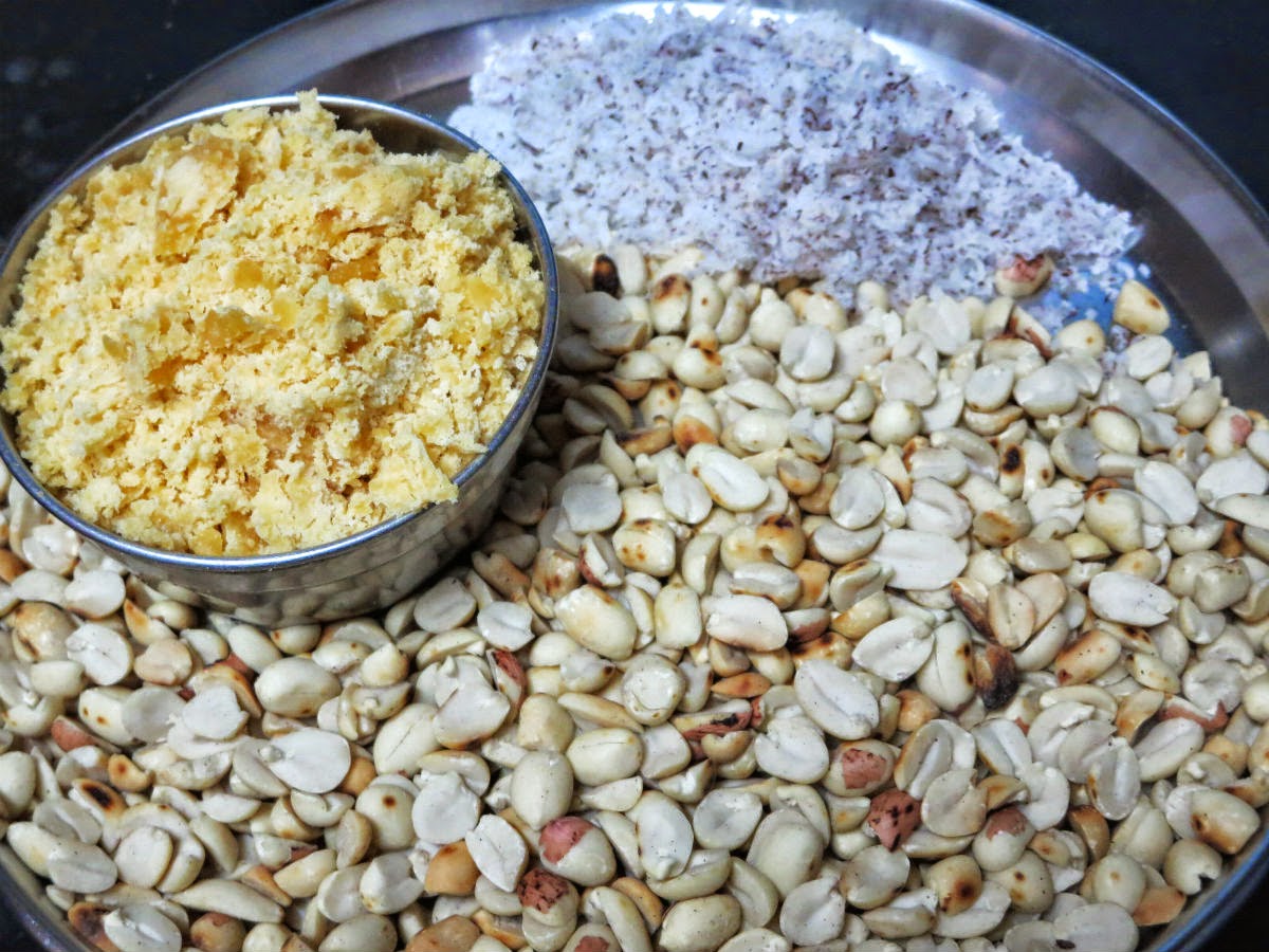 Dharwad Cooks: ಶೇಂಗಾ ಹೋಳಿಗೆ ~ Shenga Holige