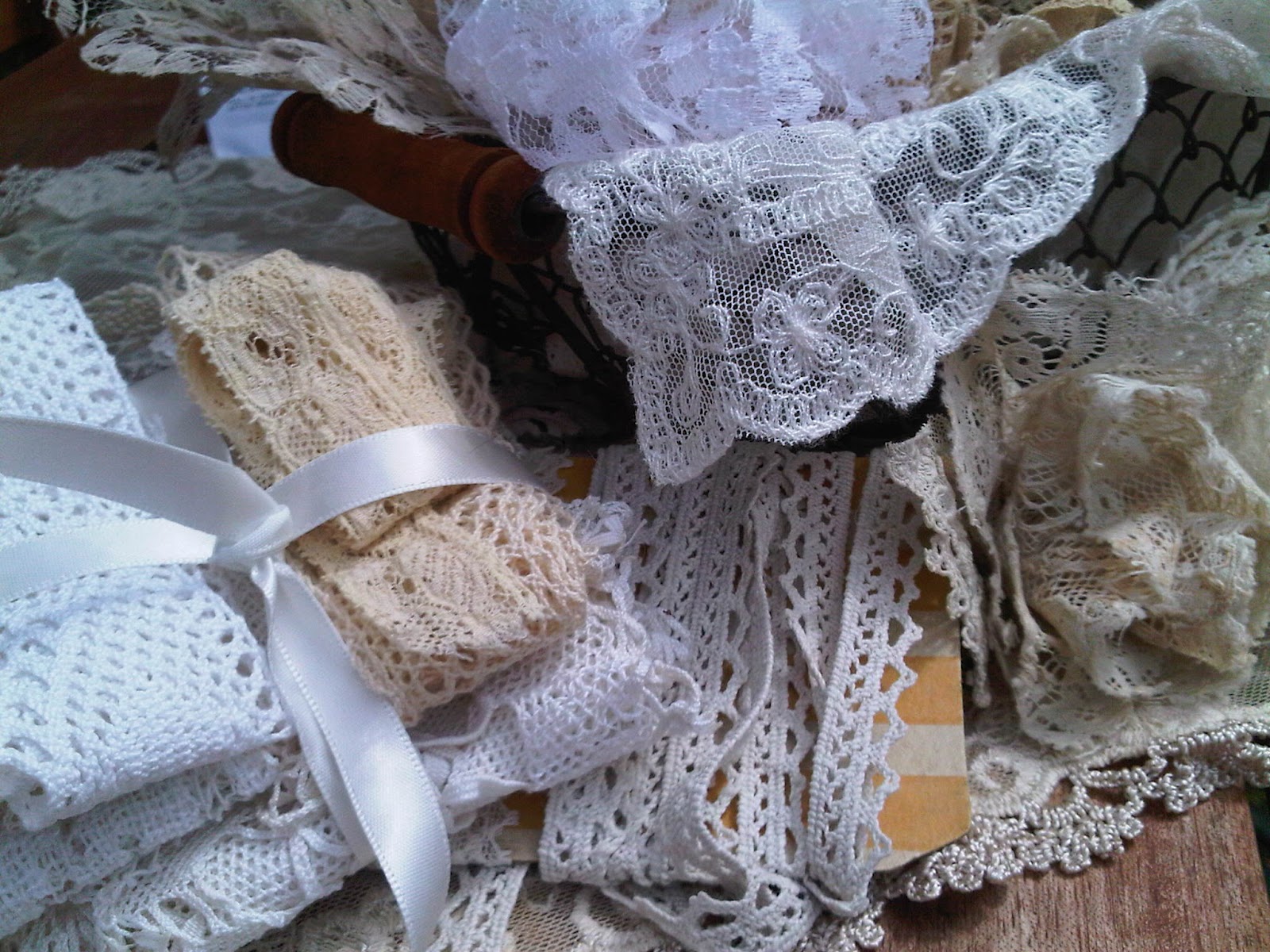 vintage paper roses: Lace Roses