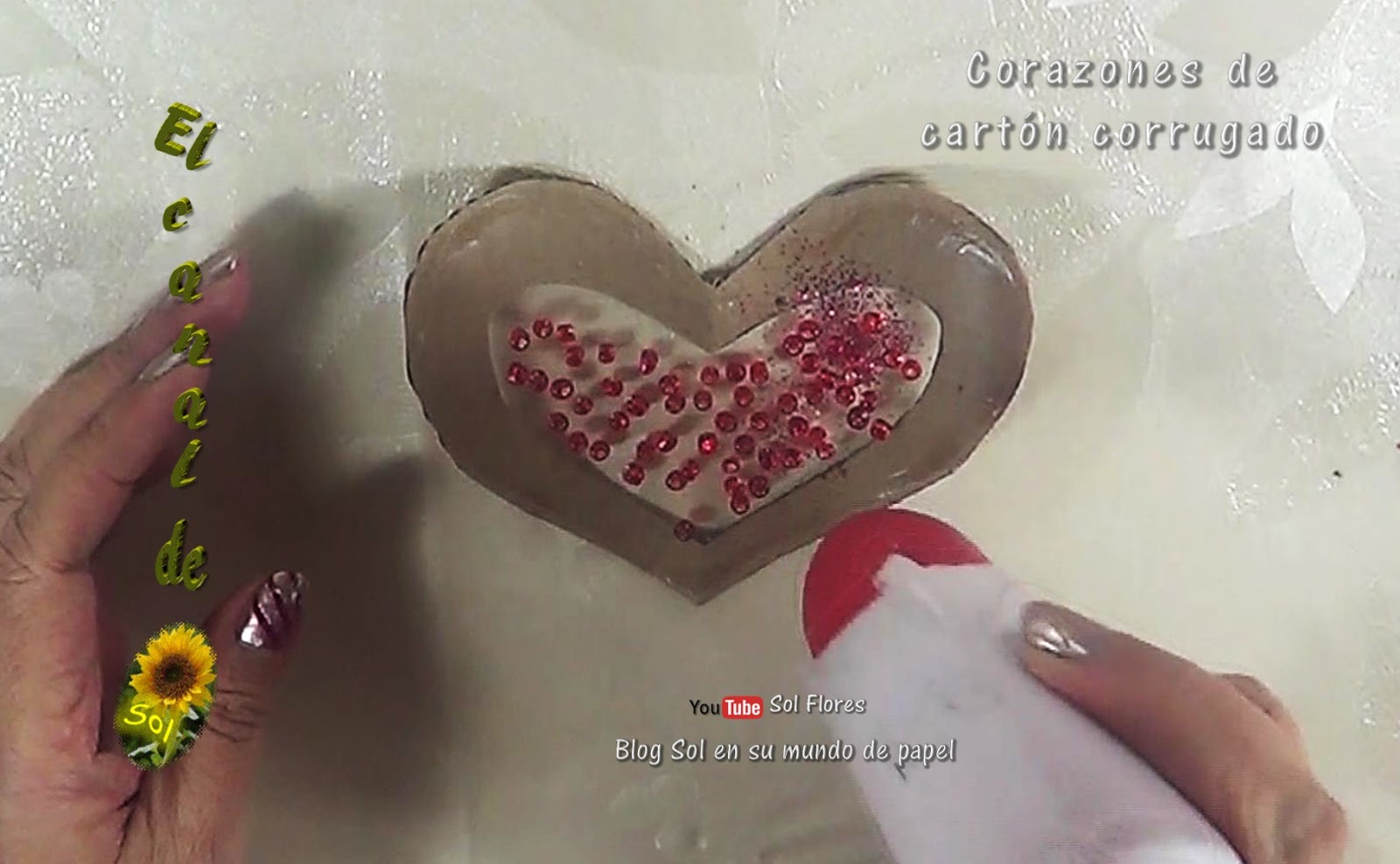 Corazones de cartón corrugado