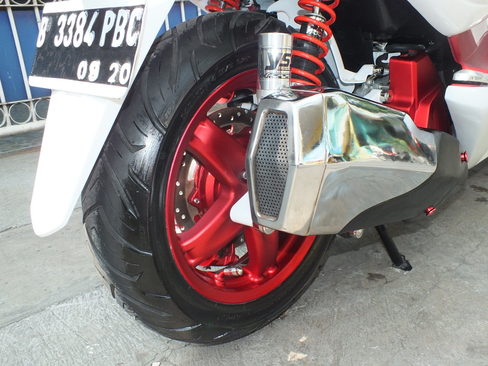 Ngecat MOTOR: HONDA ALL NEW PCX CUATOM PAIN Putih Mutiara dan Merah ...