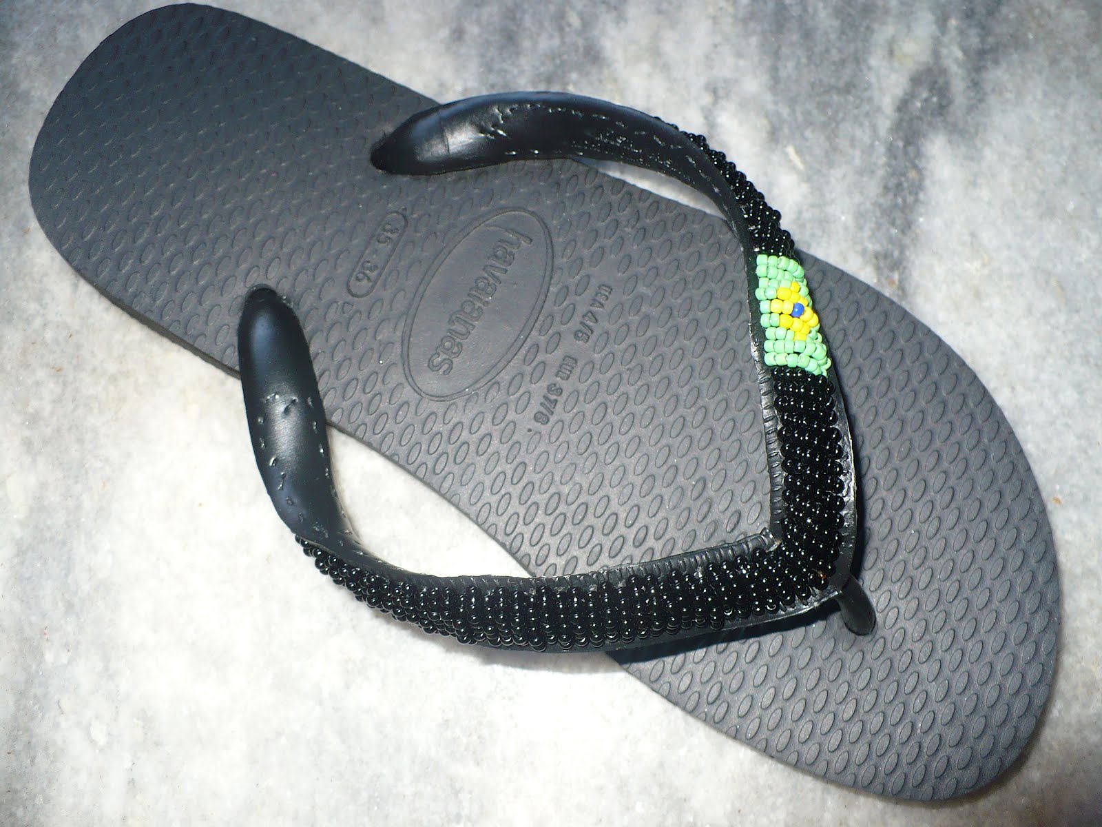 Chinelas customizadas Kênia Criri