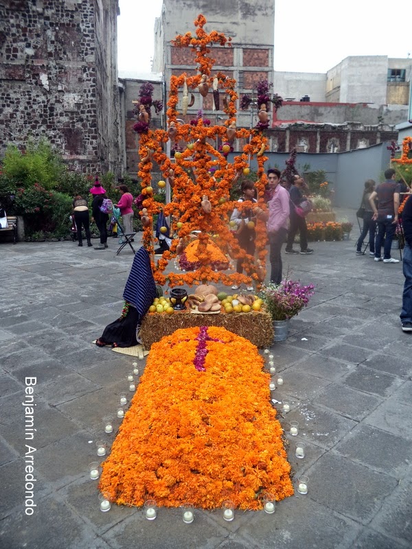 El Bable: Una muestra de los Altares de Muertos levantados en el Centro ...