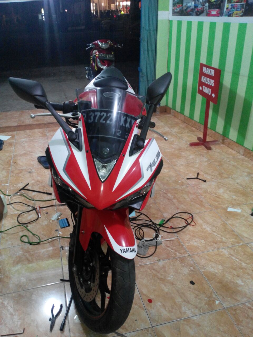 cutting sticker mobil motor: wrapping motor r25 depok