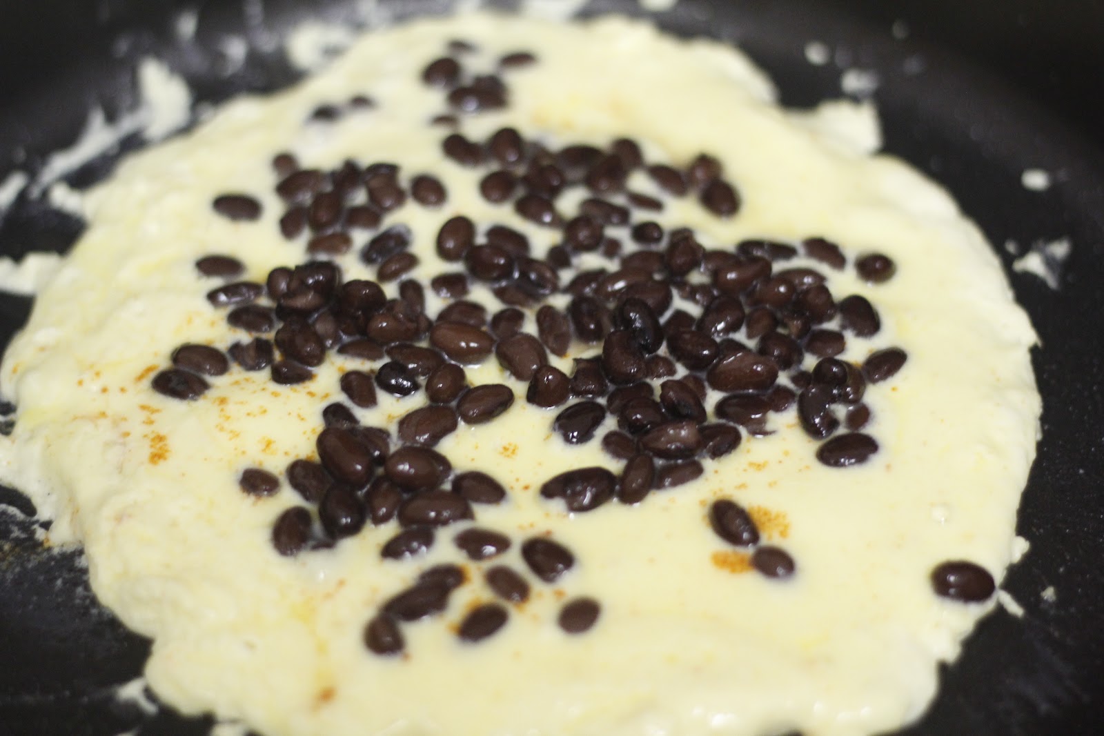 Mac&Cheese&Peas: WILD HARVEST: Black Bean and Mango Salsa Omlette