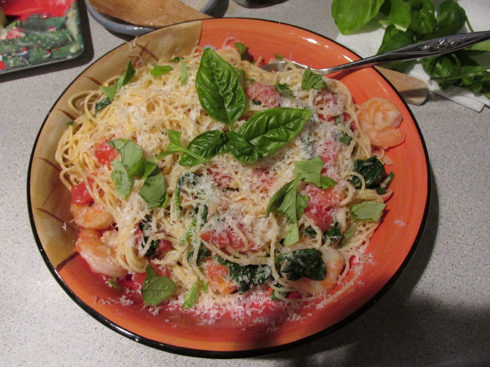 Gremlin Food Mom: Pasta with Fresh Tomatoes and Garlicky Shrimp!!