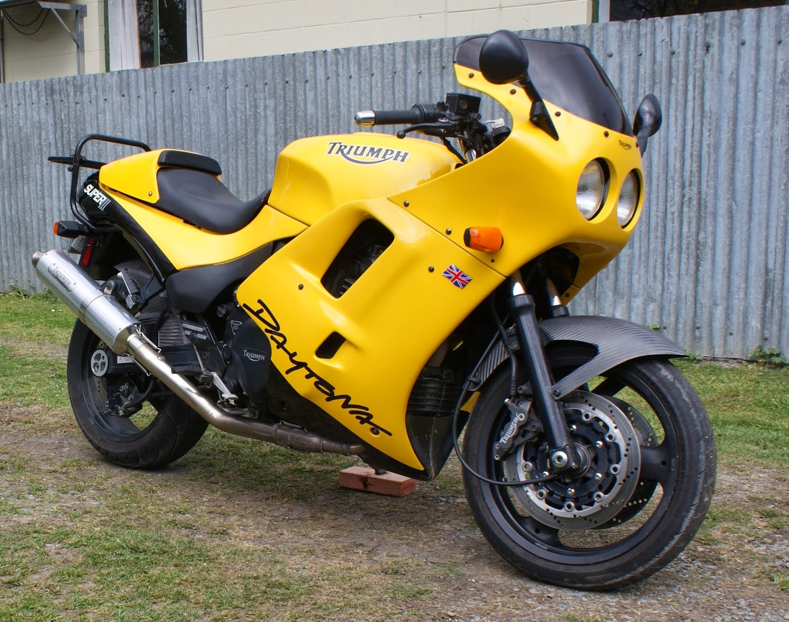 Fichas de motos clásicas: Triumph Daytona 1200 1995