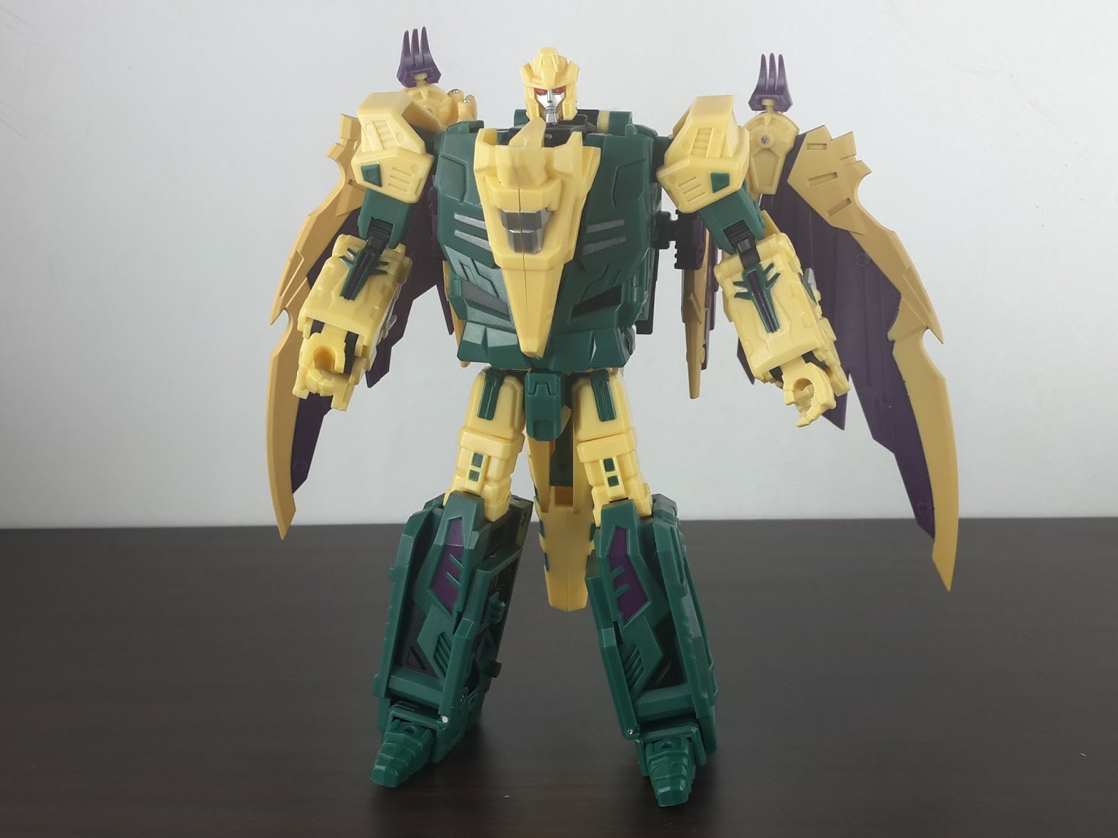Blog Transformers.com: 1239: Unique Toys Hagen (Terrorcon Cutthroat)