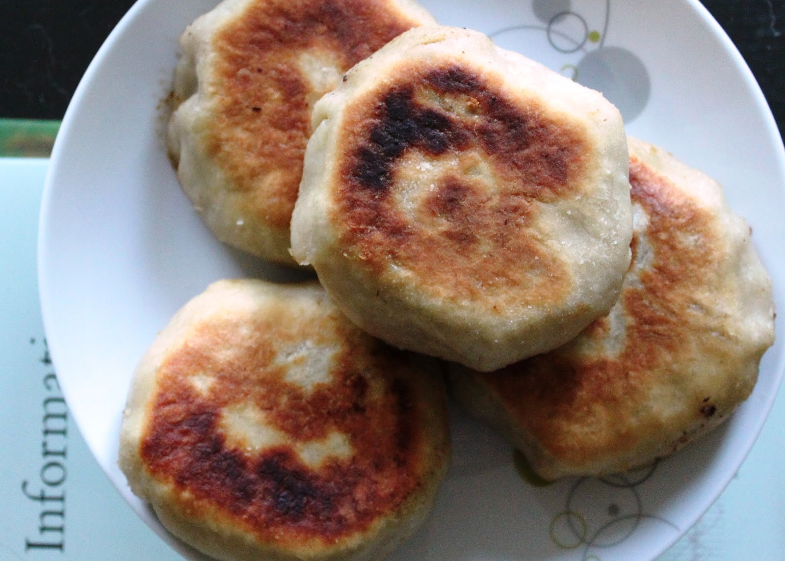 Voracious Omnivore: Pan-Fried Beef Pastry (牛肉餡餅 - niu rou xian bing)