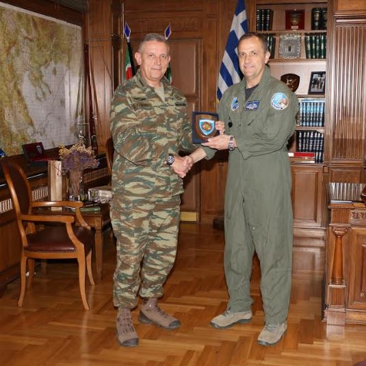 ΕΠΙΣΚΕΨΗ ΑΡΧΗΓΟΥ ΤΑΚΤΙΚΗΣ ΑΕΡΟΠΟΡΙΑΣ ΣΤΟ ΔΙΟΙΚΗΤΗ 1ης ΣΤΡΑΤΙΑΣ | KRANOSGR