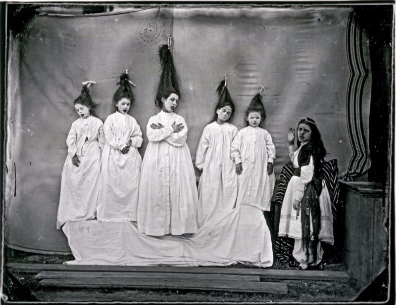 Pictures of "Bluebeard's Wives" Tableau From the Early 20th Century ...