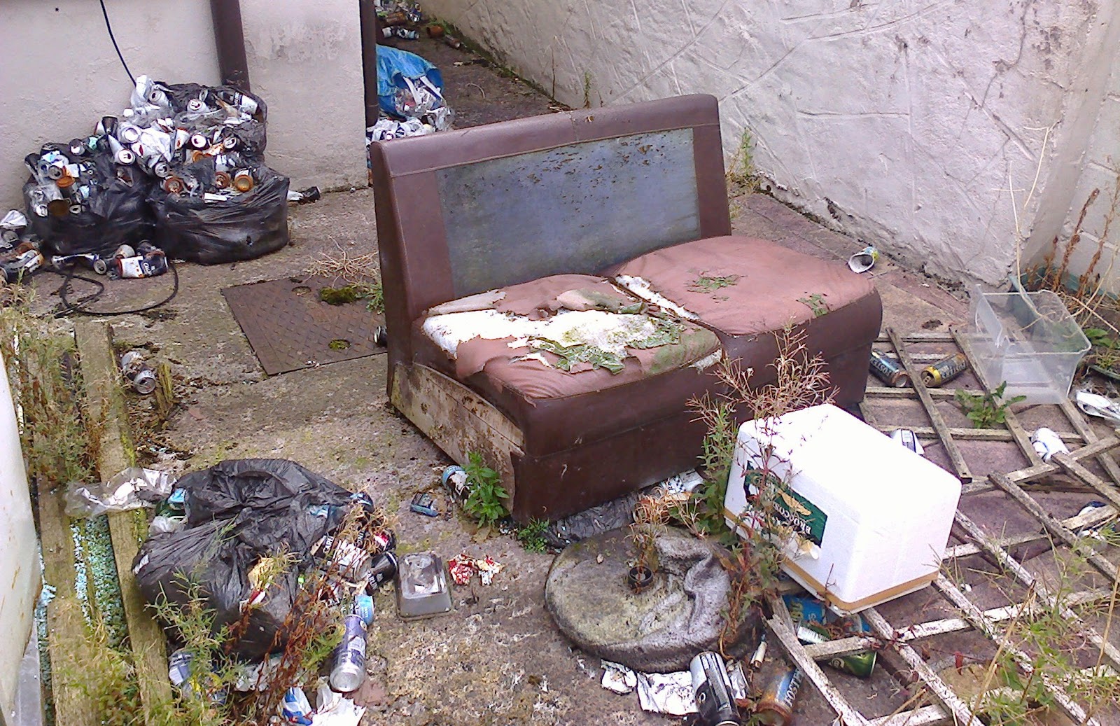 RISHTON FIRST: DIRTY YARD AT 30 SPRING STREET